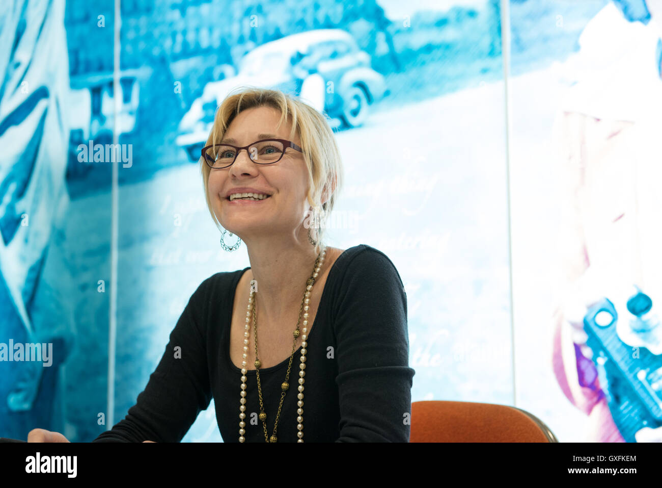 Elizabeth crook hi-res stock photography and images - Alamy