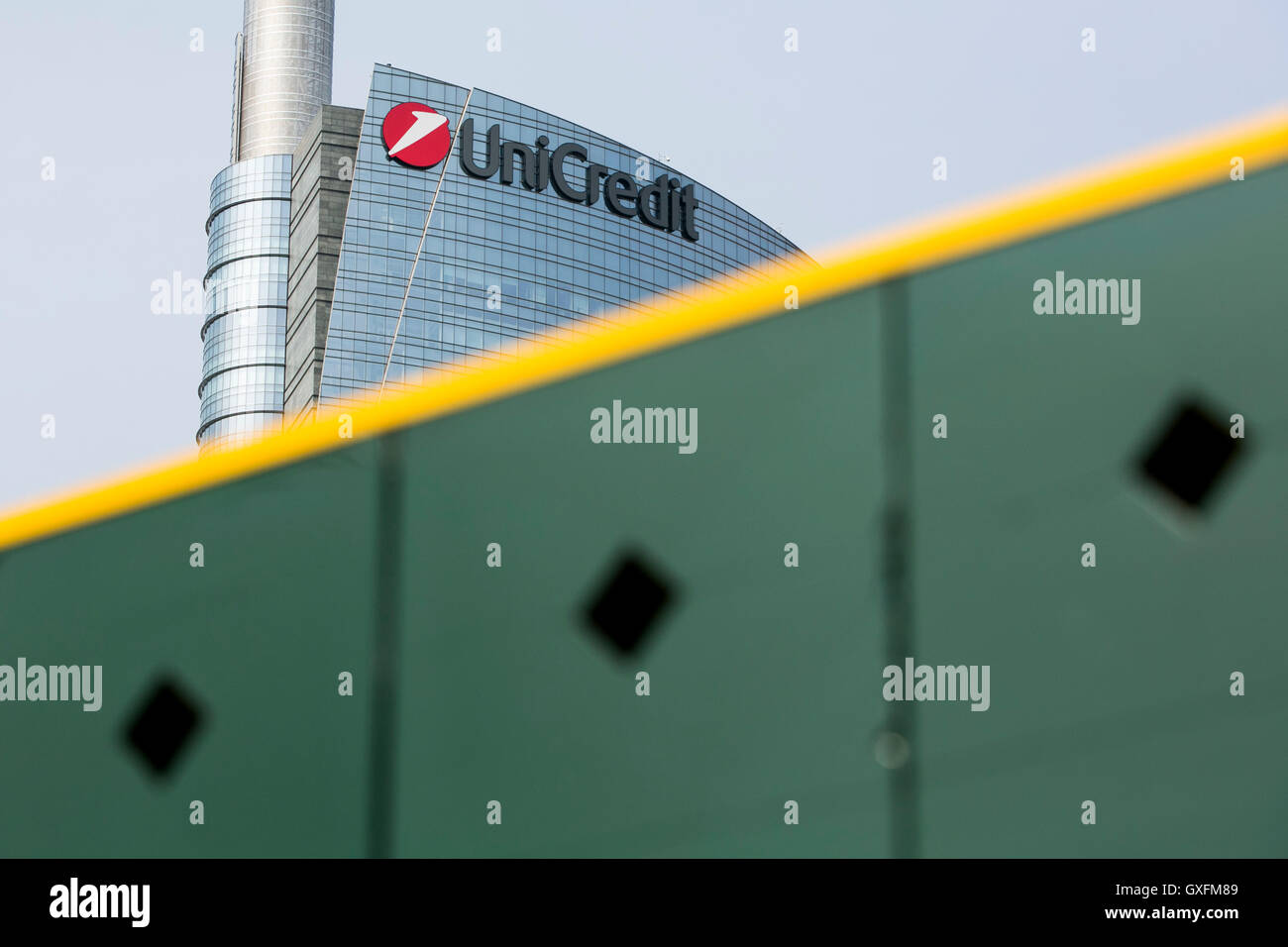 Sign logo unicredit group in hi-res stock photography and images - Alamy