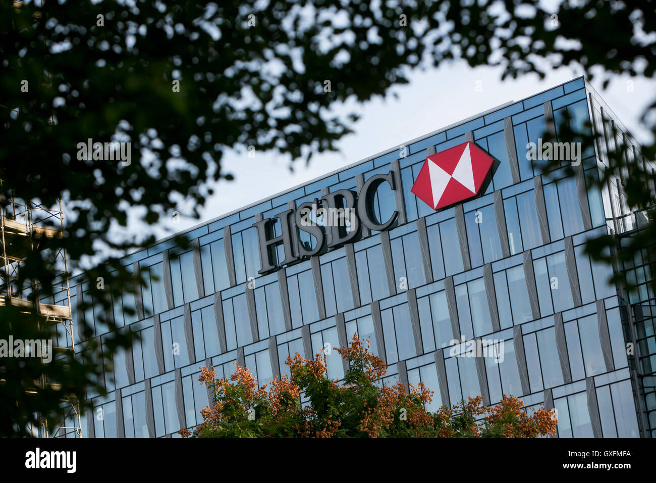 Hsbc bank logo sign hi-res stock photography and images - Alamy