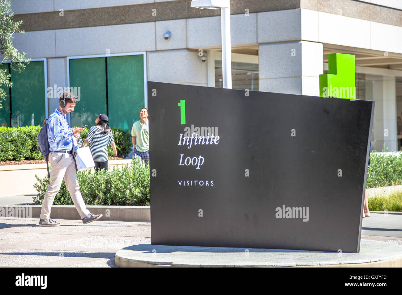 Apple infinite loop hi-res stock photography and images - Alamy