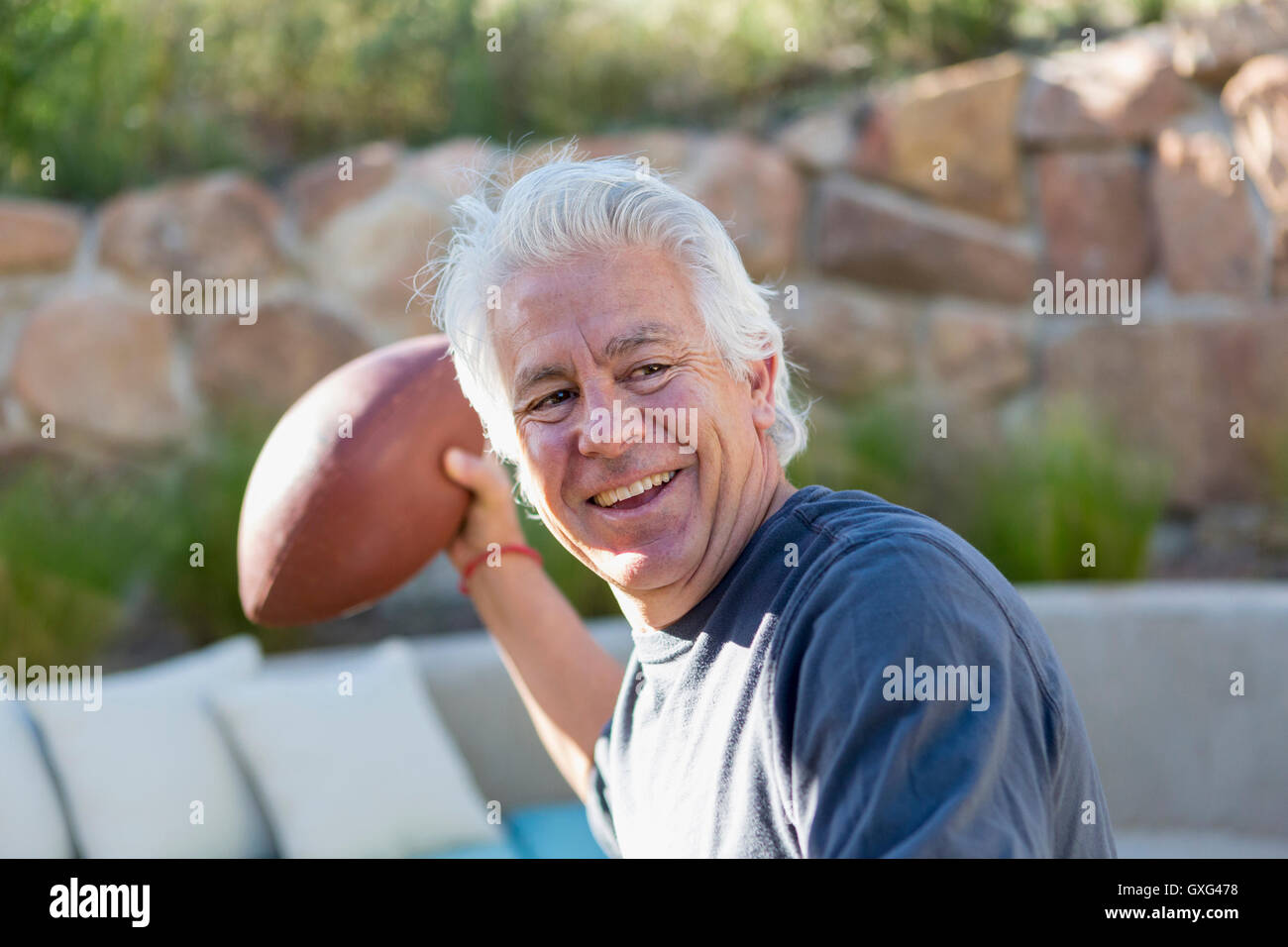 Man throwing football hi-res stock photography and images - Alamy