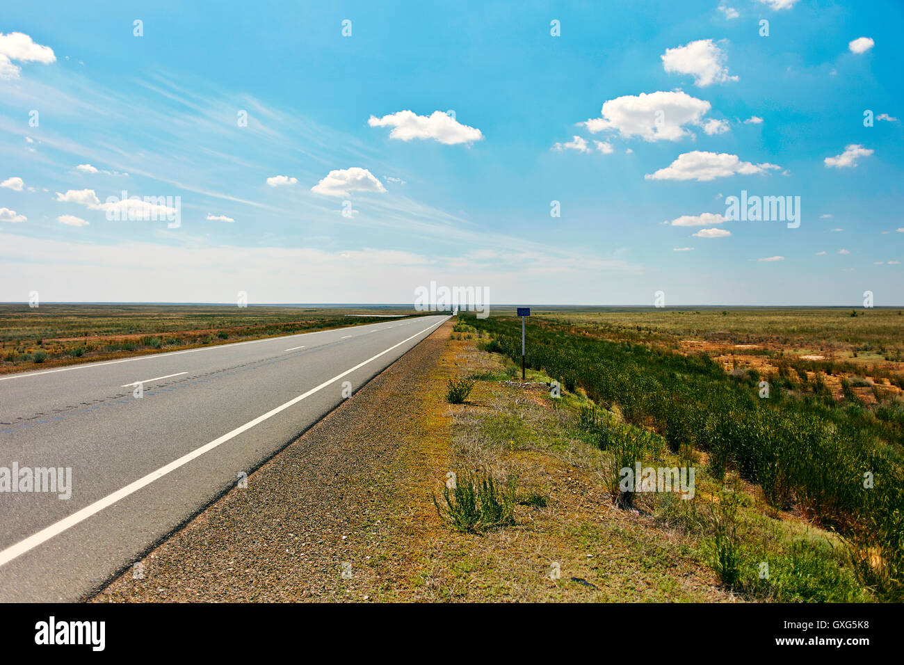 Empty highway hi-res stock photography and images - Alamy