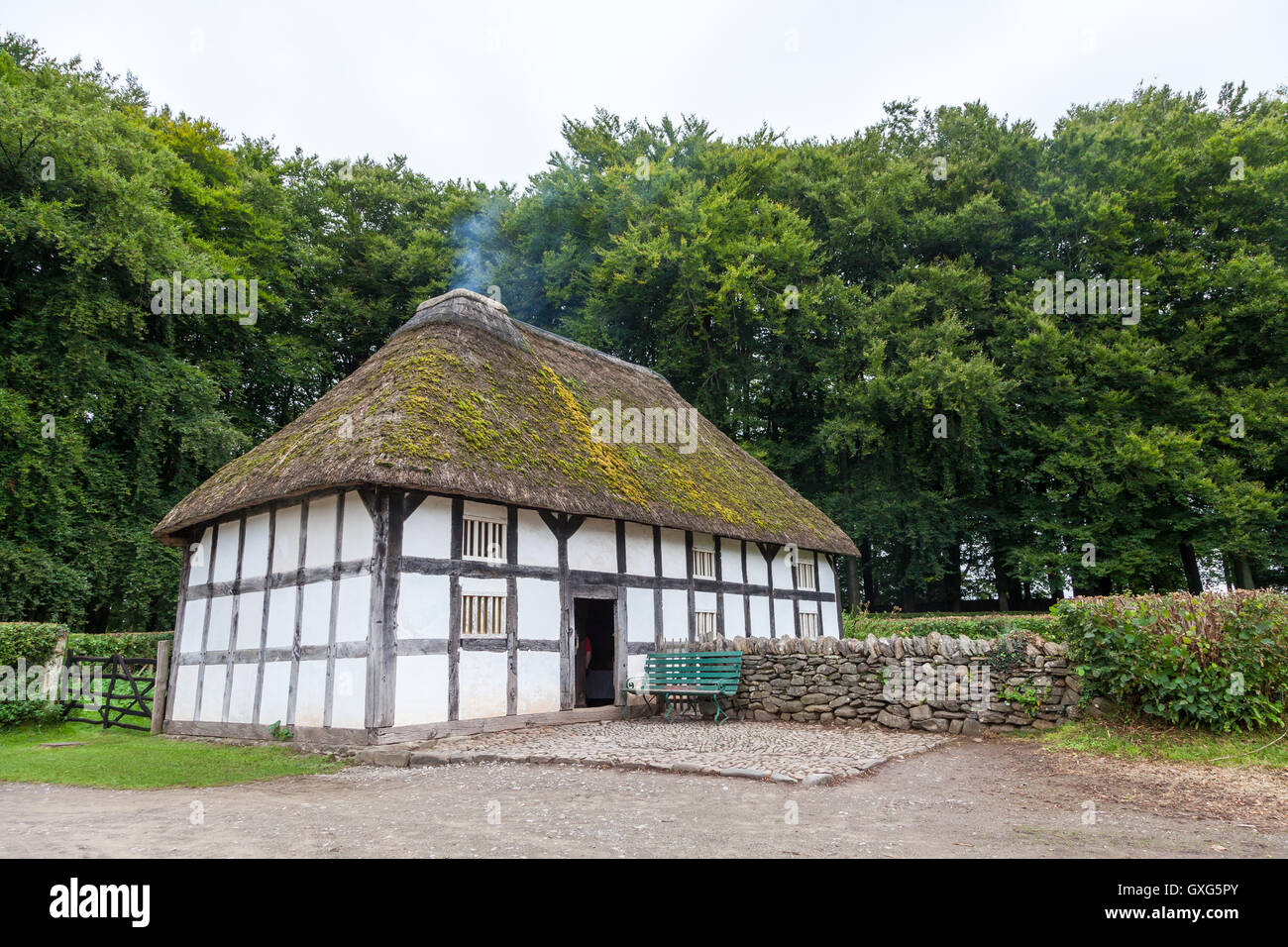 Timber frame framed house hi-res stock photography and images - Alamy