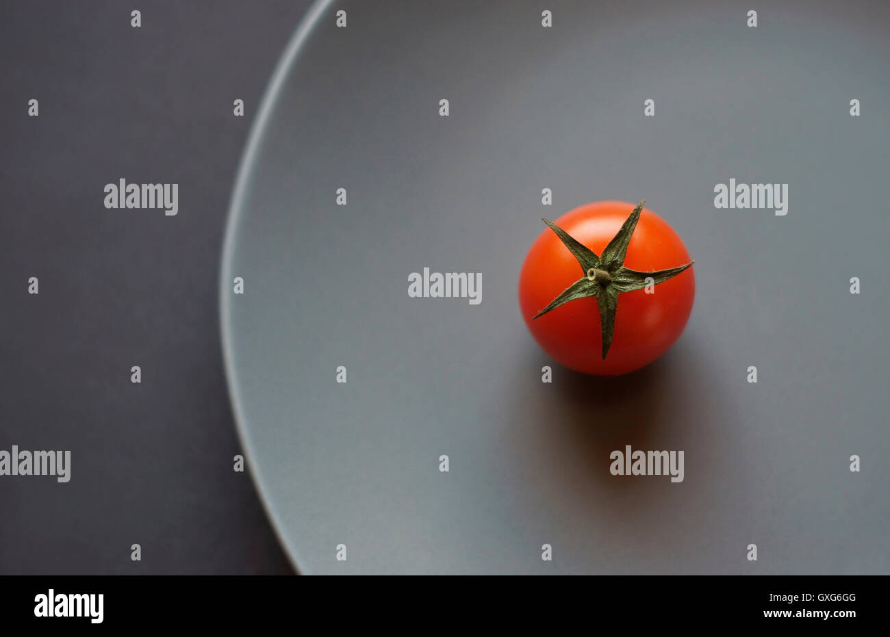 Tomato plate hi-res stock photography and images - Alamy