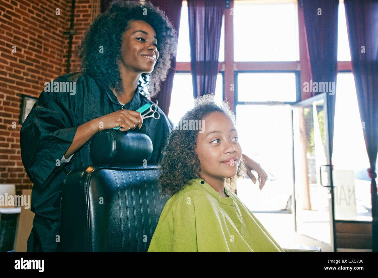 Smiling african american hairstylist hi-res stock photography and ...