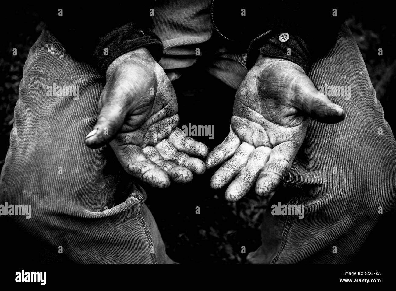 Rough hands hi-res stock photography and images - Alamy
