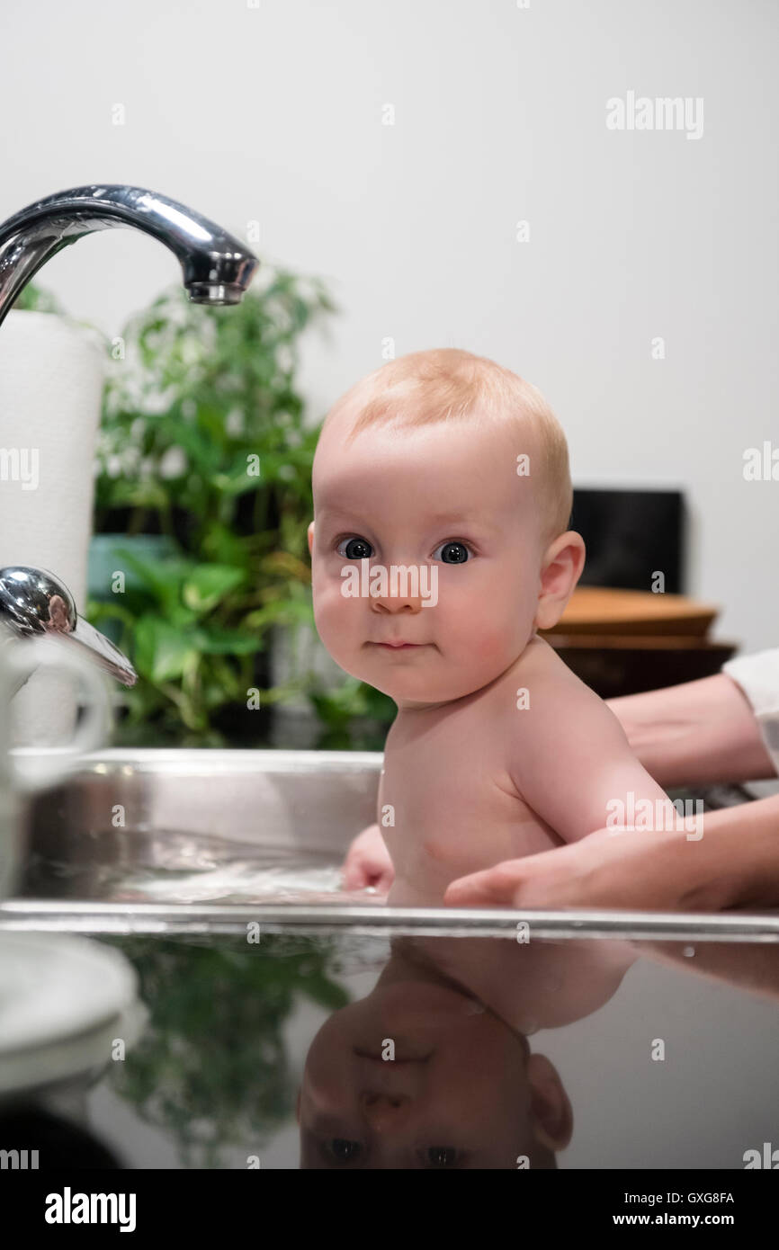 Kitchen sink bath hi-res stock photography and images - Alamy