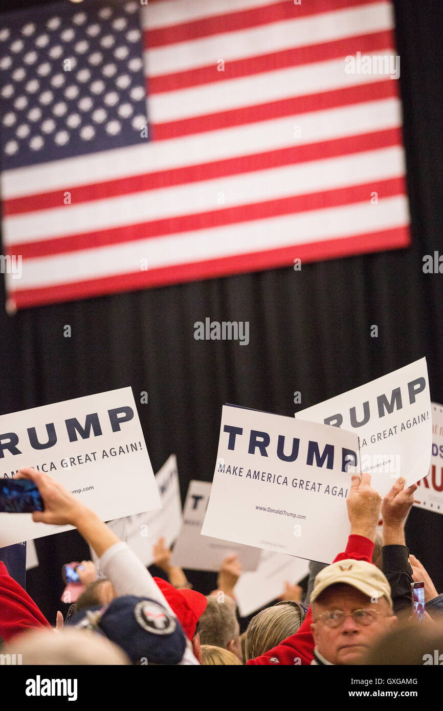 Trump supporters rally sc signs hi-res stock photography and images - Alamy