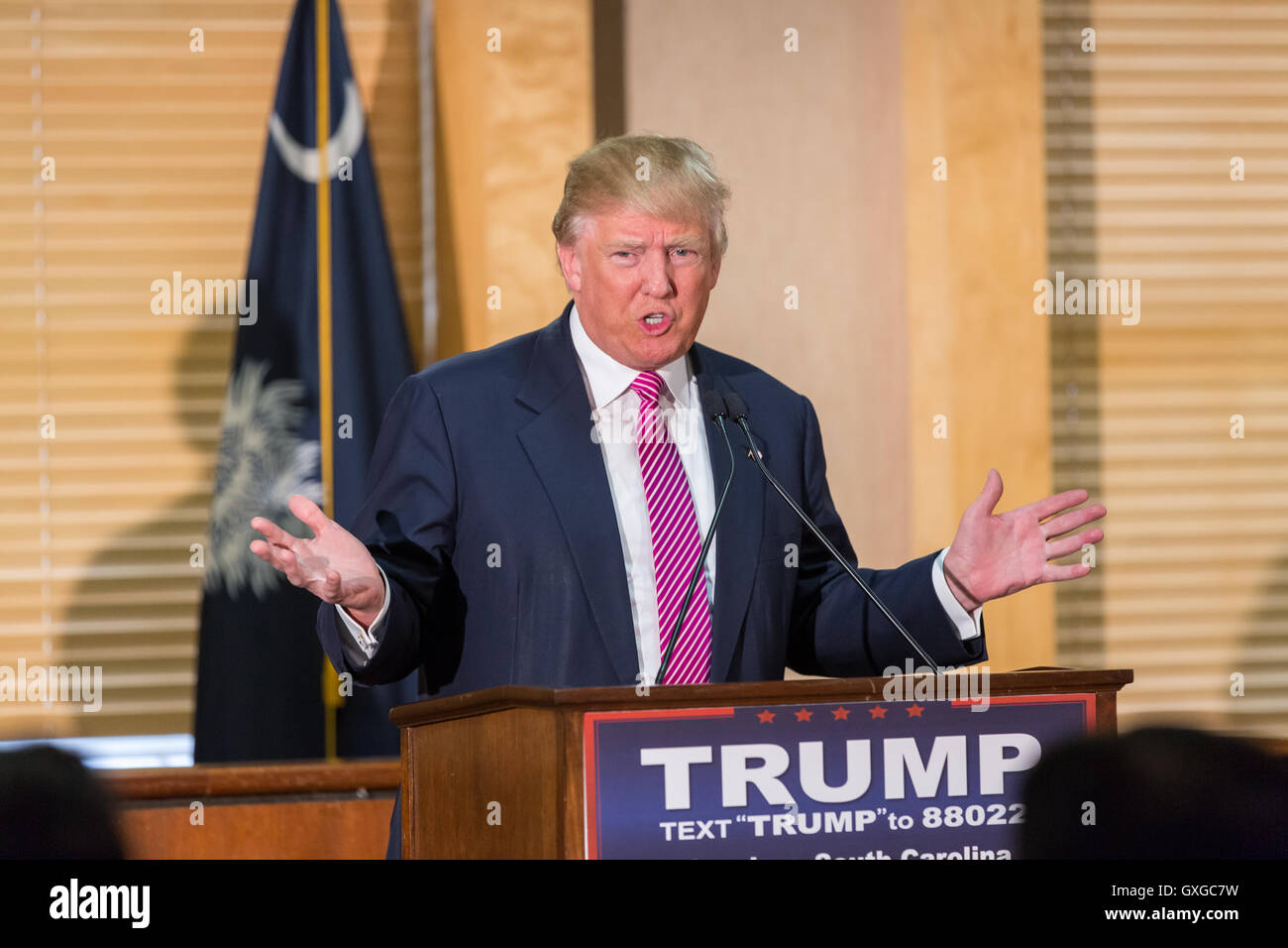 Donald trump 2016 headshot hi-res stock photography and images - Alamy