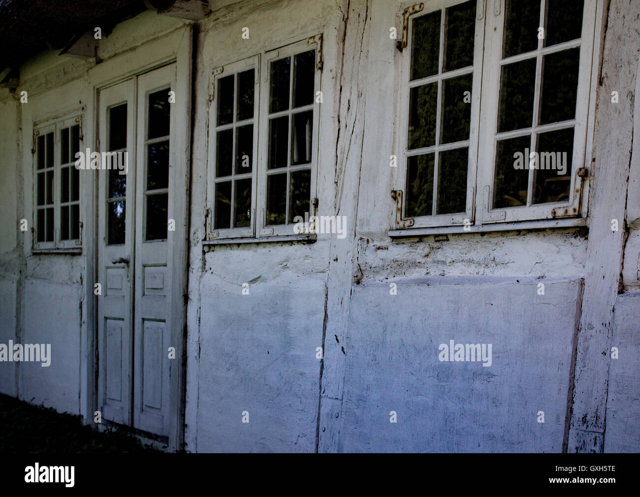 The old white house Stock Photo - Alamy