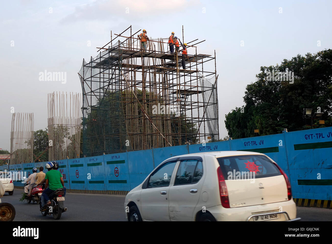 Construction scaffolding on side building hi-res stock photography and ...