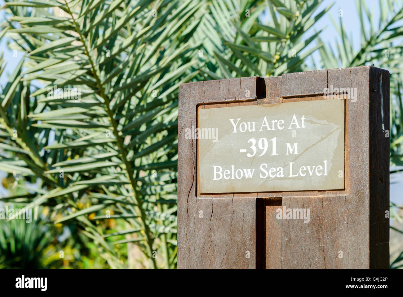 Under sea level sign hi-res stock photography and images - Alamy