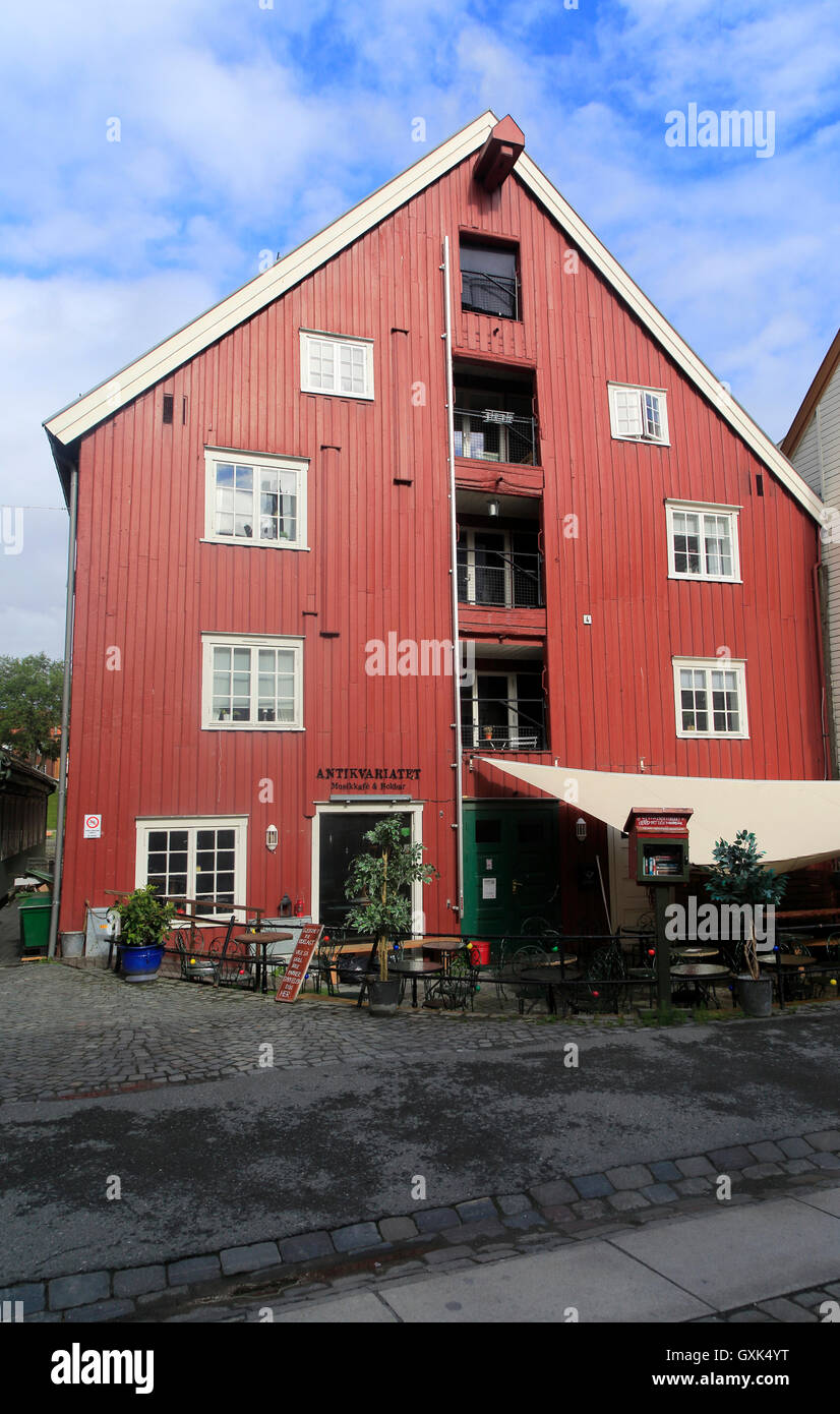 Historic old building in city centre Nedre Bakklandet area, Trondheim ...