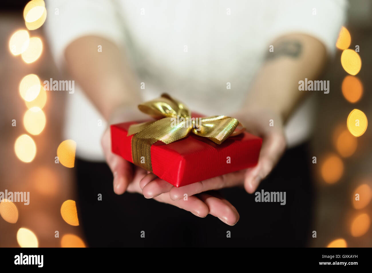 Present presenting hi-res stock photography and images - Alamy