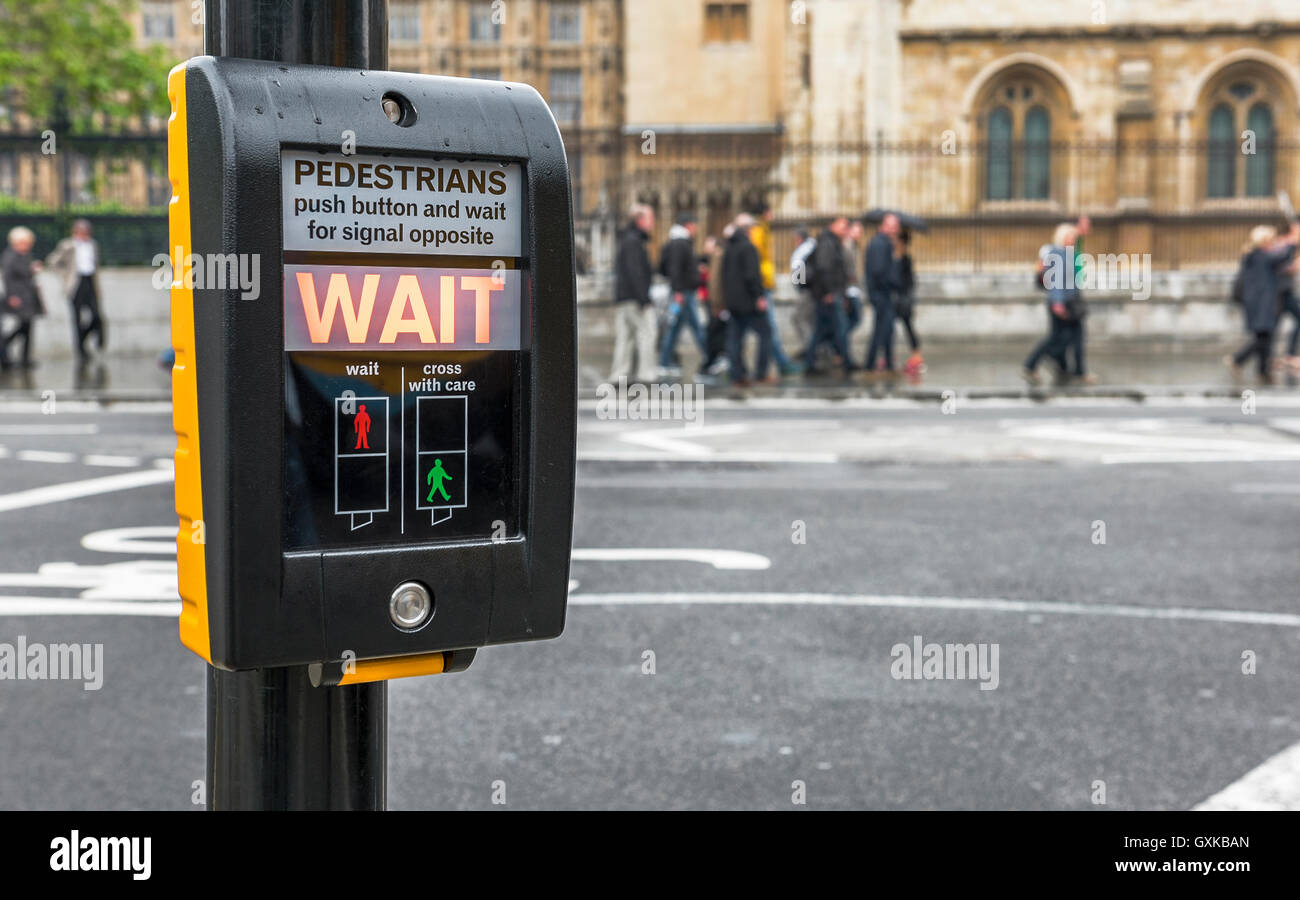 Cross the road device for pedestrians Stock Photo - Alamy