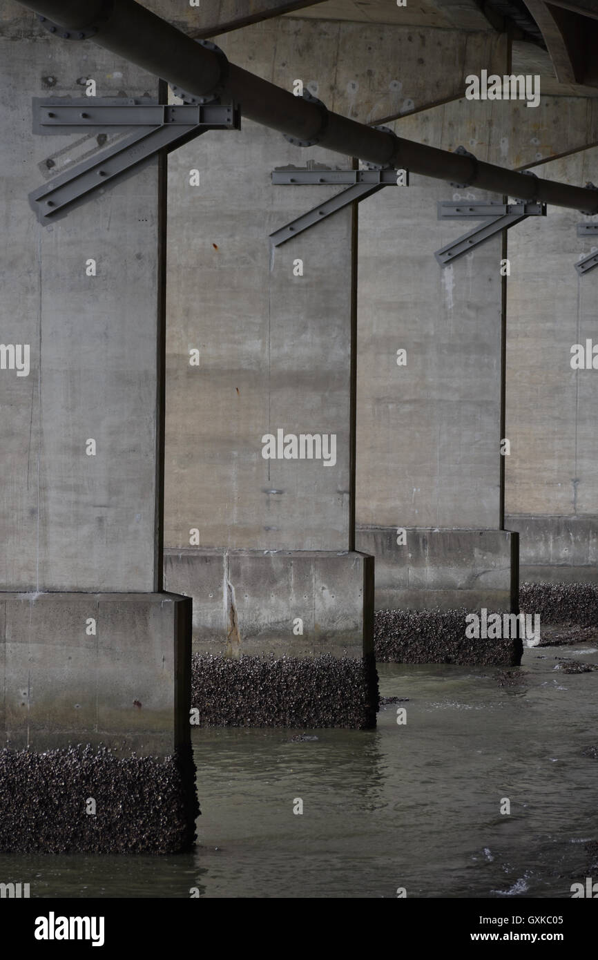 Concrete bridge pillars hi-res stock photography and images - Alamy