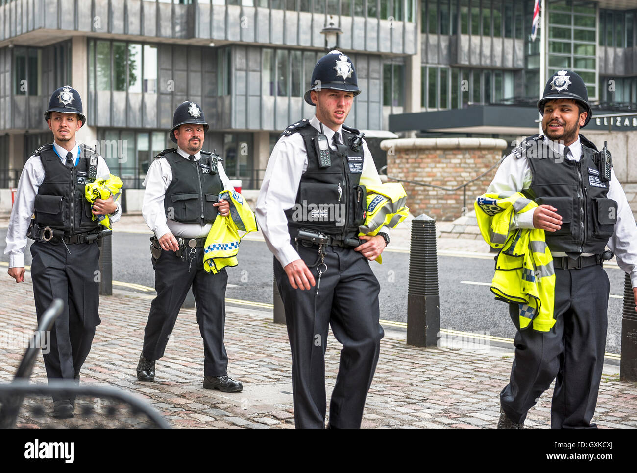 Policeman uk hi-res stock photography and images - Alamy
