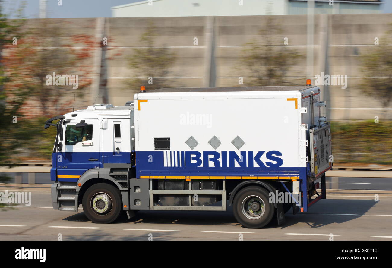 Armoured truck hi-res stock photography and images - Alamy