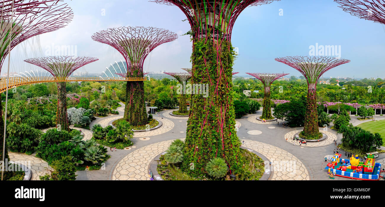 Supergrove trees at Gardens by the bay Singapore Stock Photo - Alamy