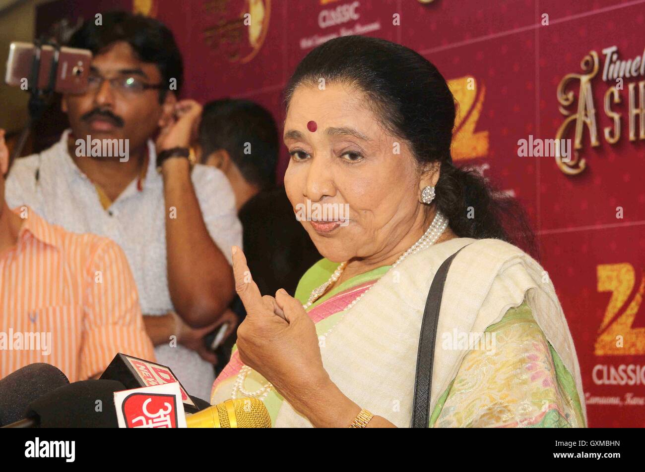 Asha bhosle hi-res stock photography and images - Alamy