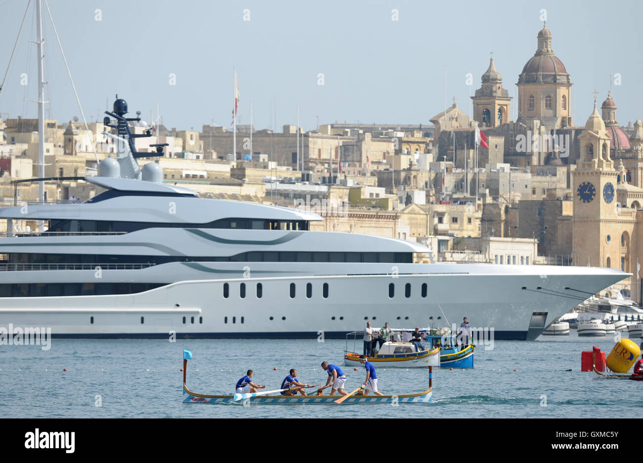 Rowing Regatta past a Luxury superyacht in Grand Harbour Marina ...