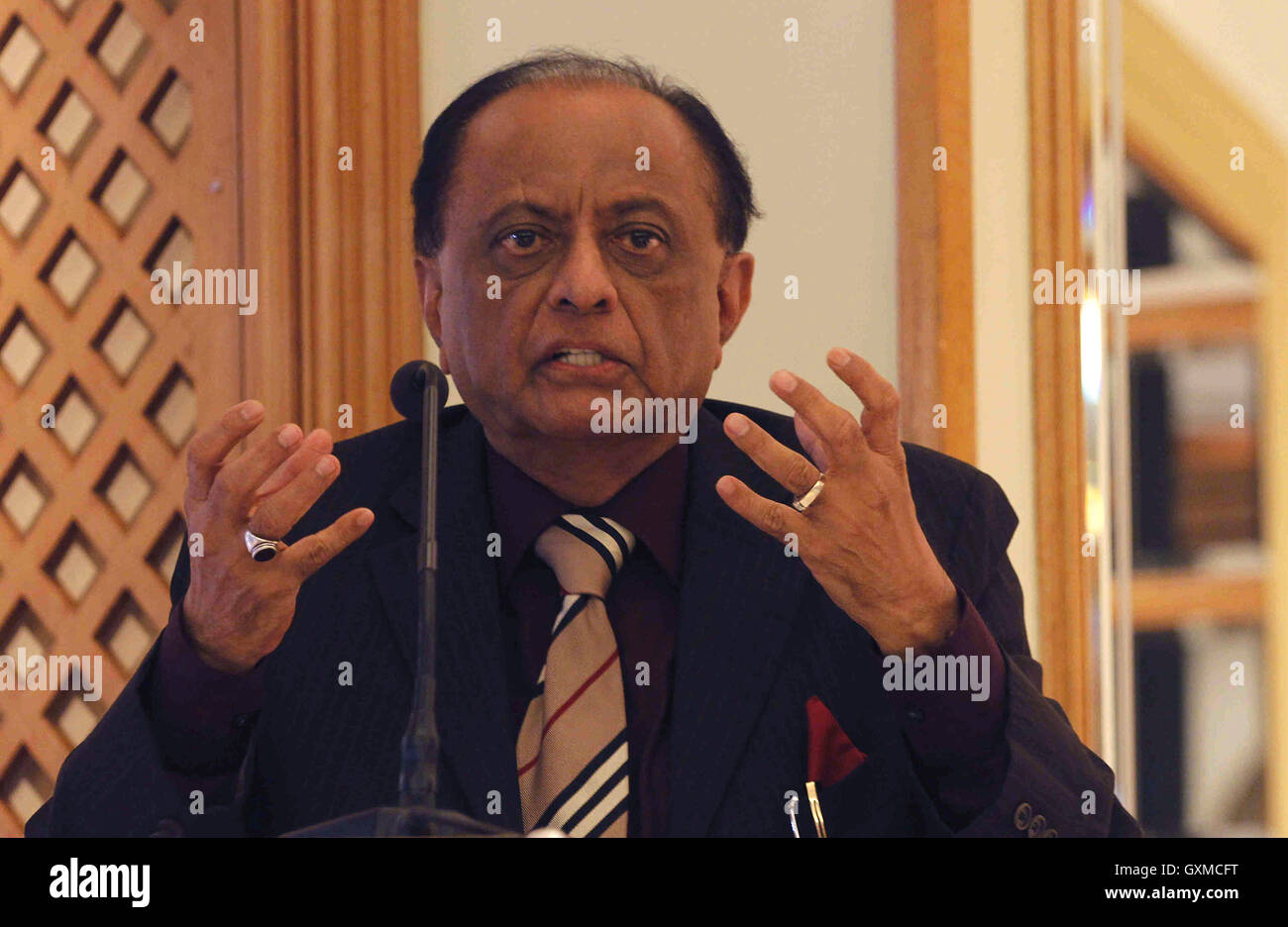 Bollywood actor Mamta Kulkarni's lawyer Majeed Memon Mamta videotaped ...