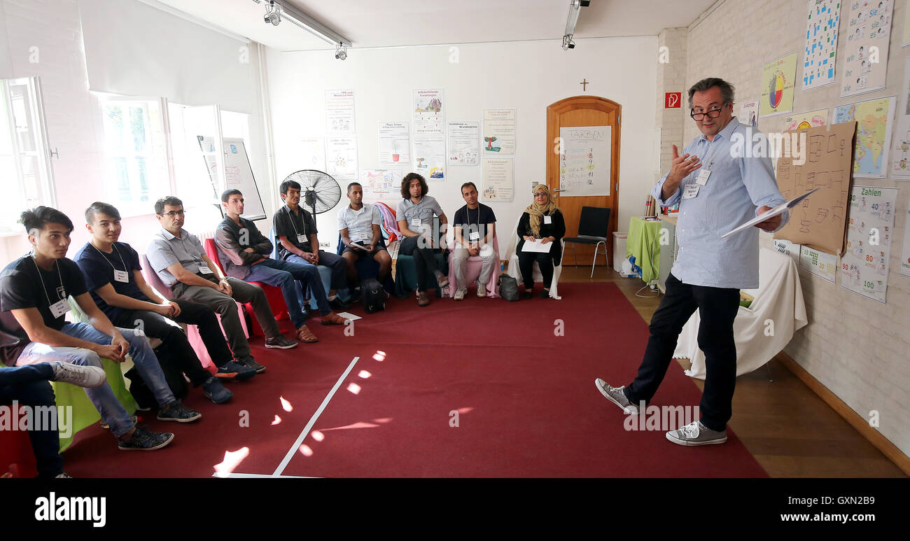 Berlin, Germany. 16th Sep, 2016. A language coach instructs refugees ...