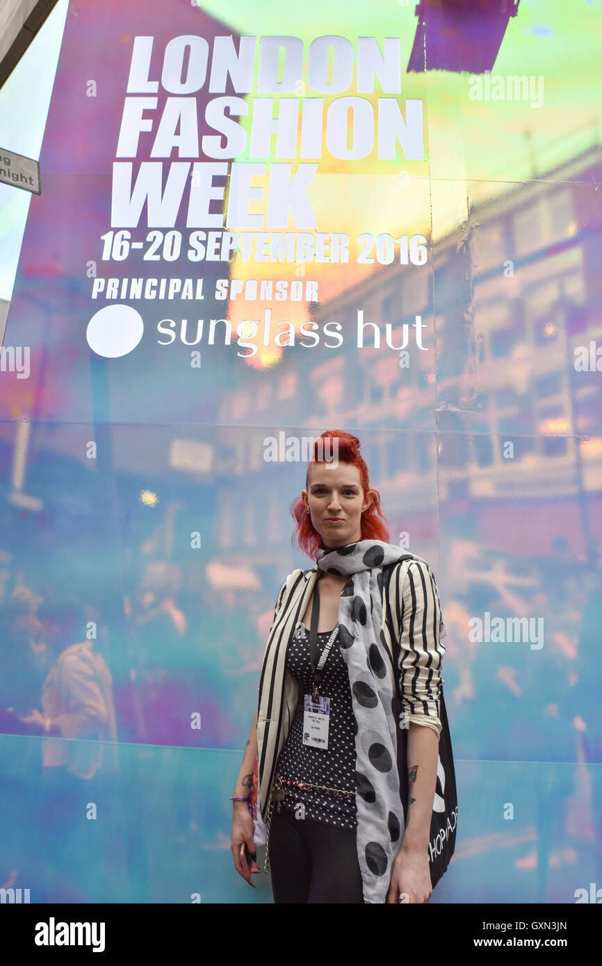 Fashionistas in london hi-res stock photography and images - Alamy