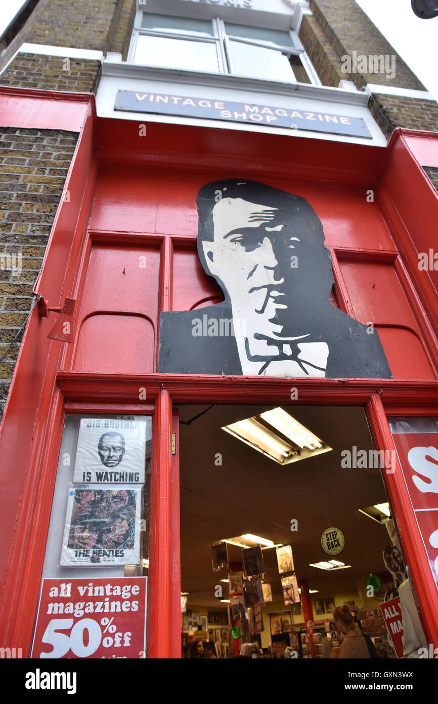 Vintage magazine shop store soho hi-res stock photography and images ...