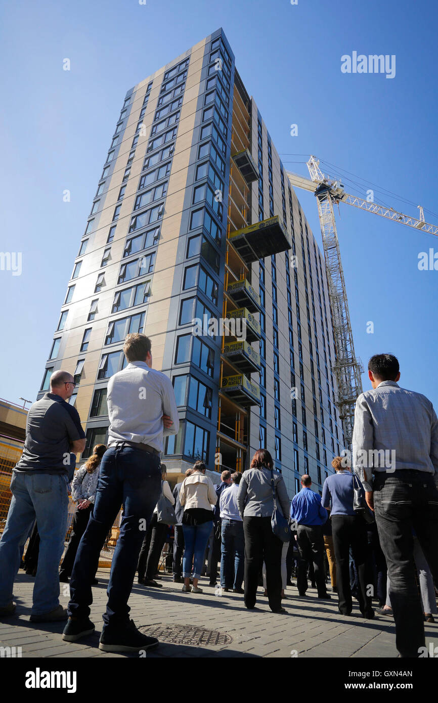 18 storey building hi-res stock photography and images - Alamy