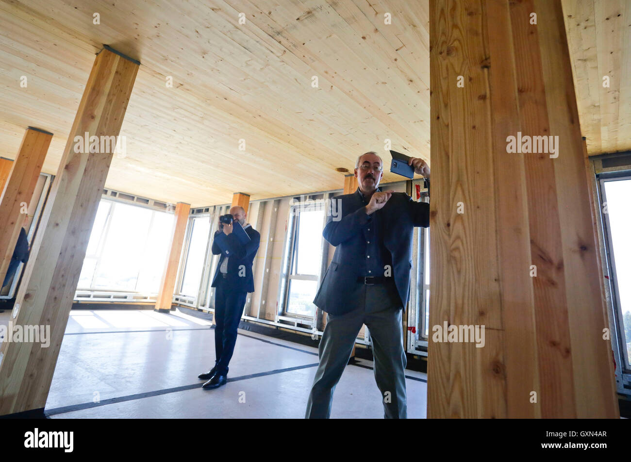 Vancouver. 16th Sep, 2016. Guests look at the wooden structures of the ...