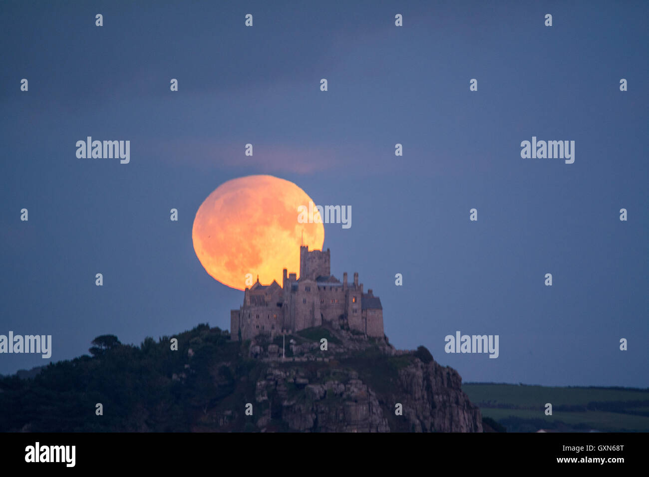 Marazion, Cornwall, UK. 16th September 2016. Uk Weather. The Harvest ...