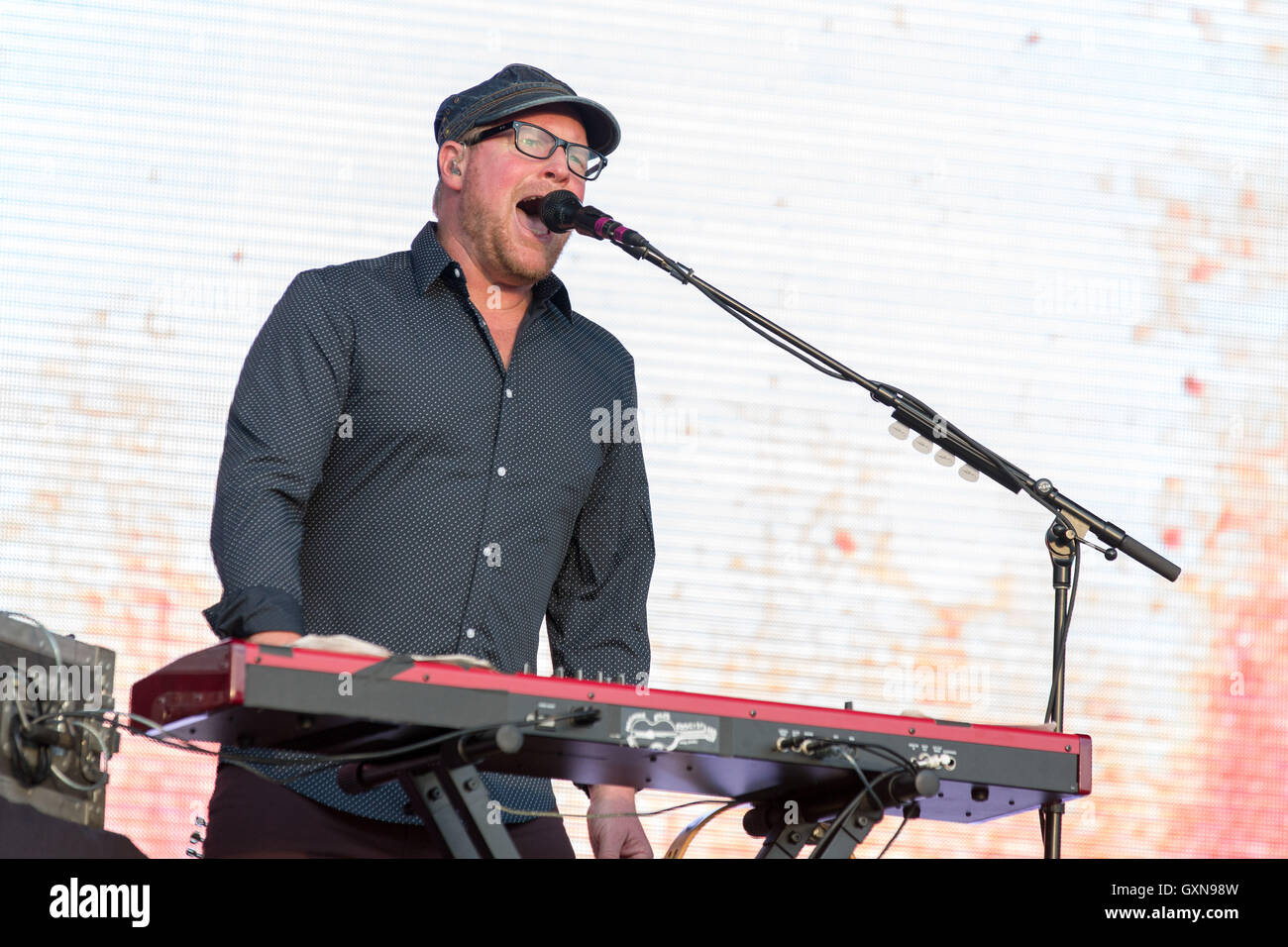 Chicago, Illinois, USA. 16th Sep, 2016. ROBIN VINING of Jimmy Eat World ...