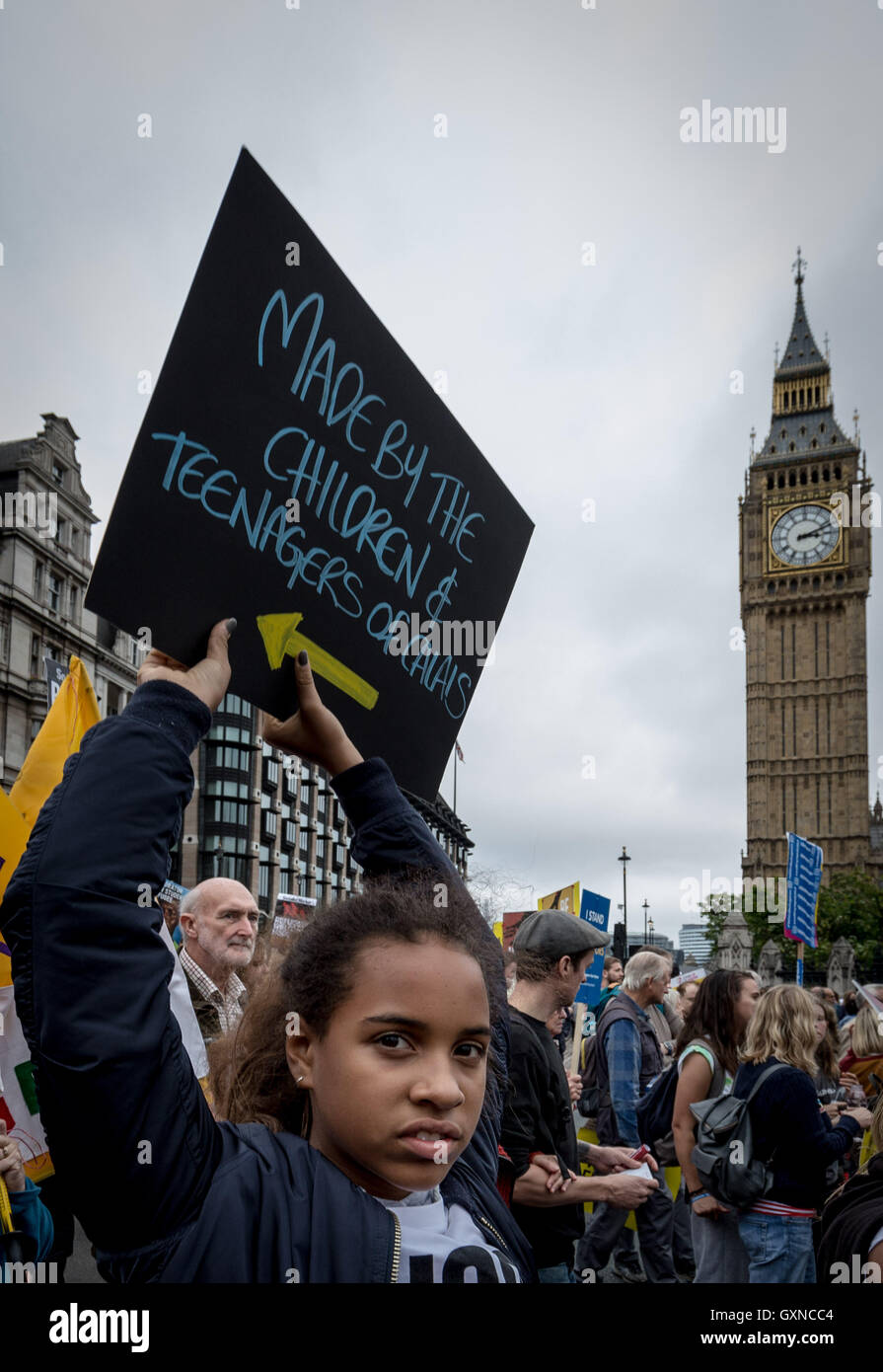 Refugees protest parliament uk hi-res stock photography and images - Alamy
