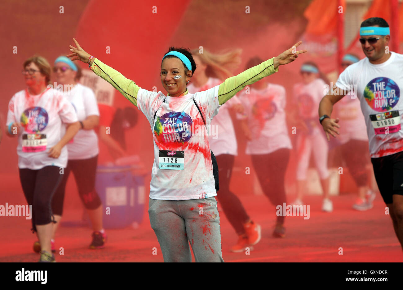 Brighton, UK. 17th September, 2016. Runners enjoy the Color Run ...