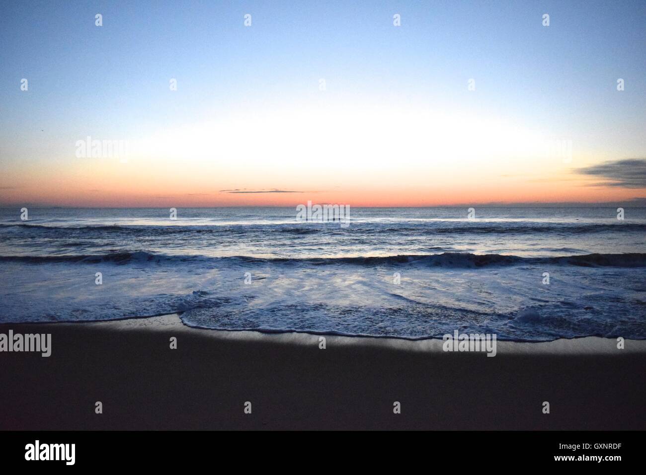 Breaking waves in the early morning hours Stock Photo - Alamy