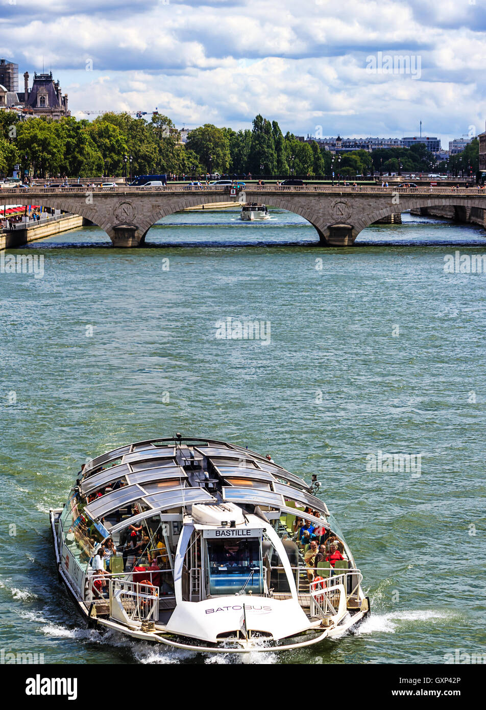 Tourist boat on seine river paris hi-res stock photography and images ...