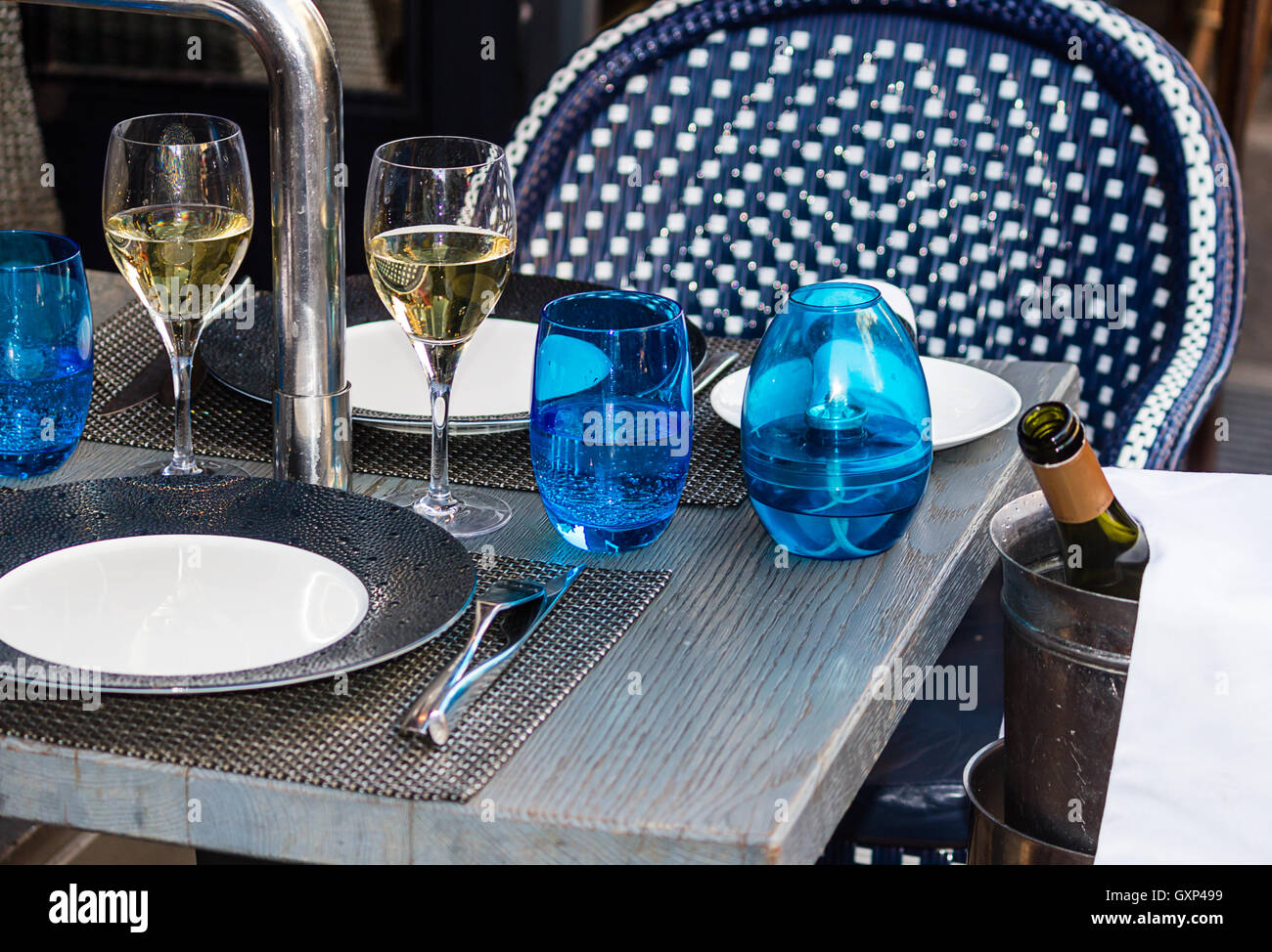 Plates paris hi-res stock photography and images - Alamy