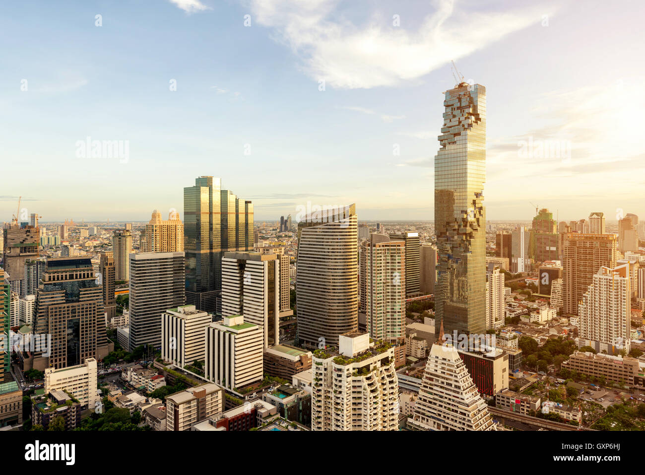 Skyscraper bangkok hi-res stock photography and images - Alamy