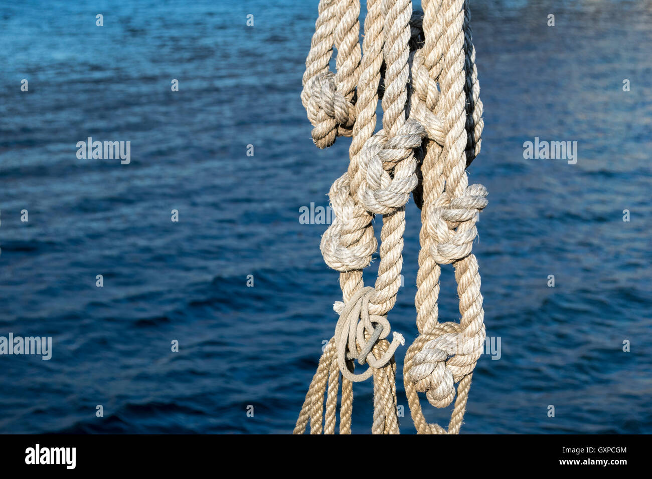Nautical knots hi-res stock photography and images - Alamy