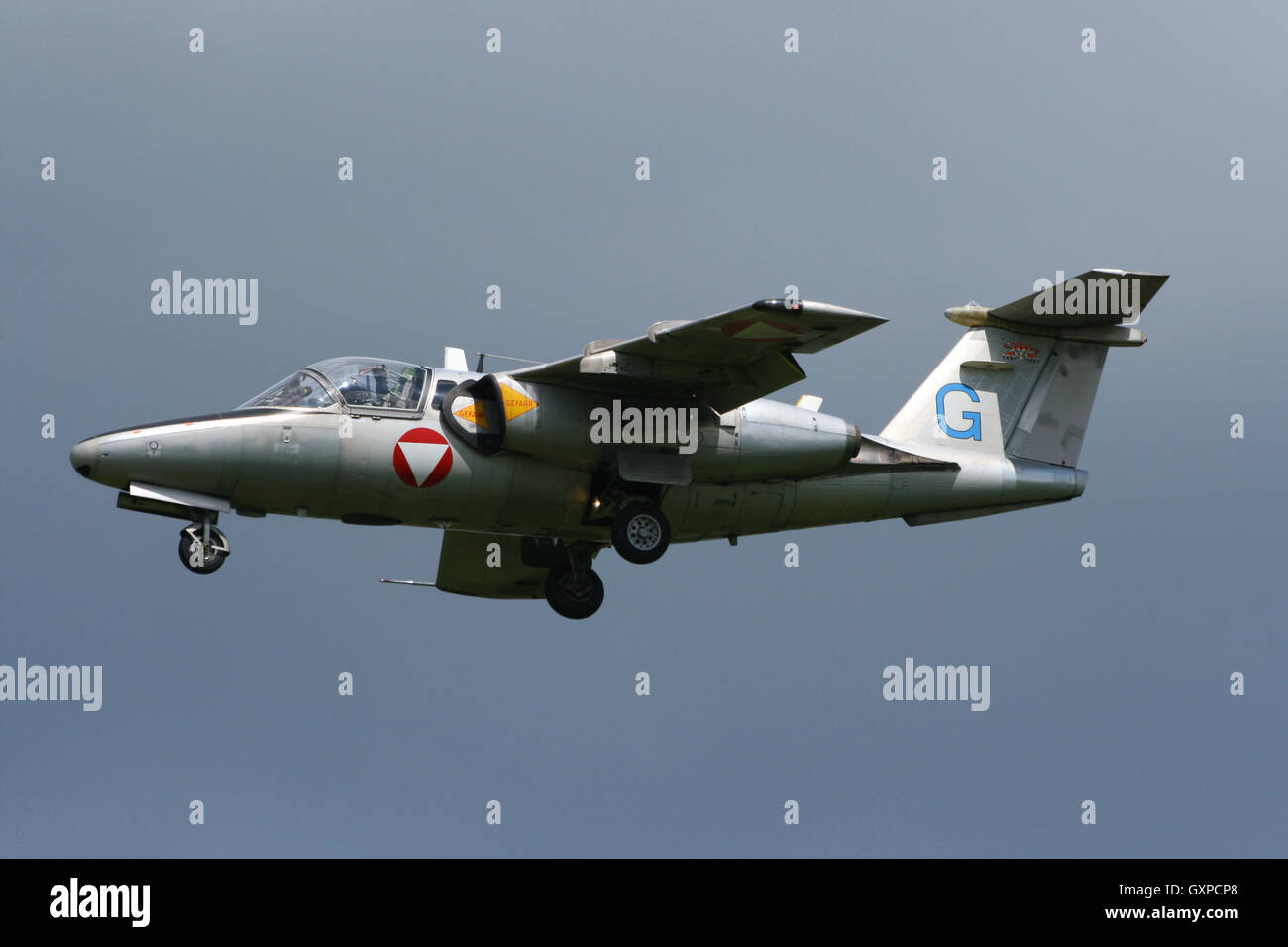 Austrian Air Force Saab 105 trainer jet landing Stock Photo - Alamy