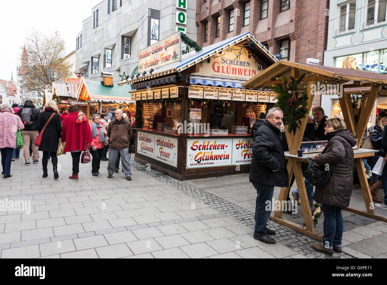 The main city market overflows from Marienplatz in Munich, Germany, up ...