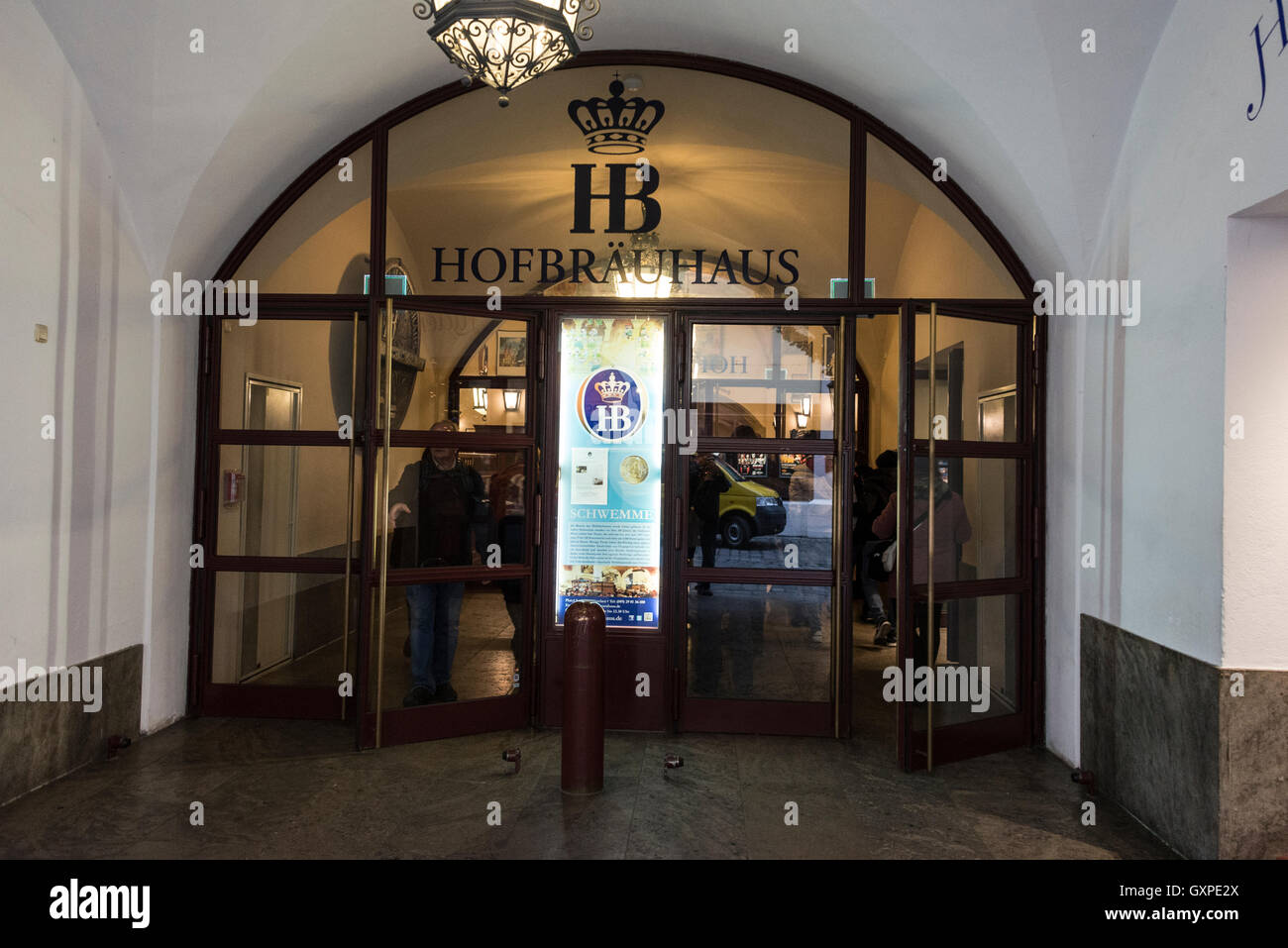 The main entrance to the famous Hofbräuhaus beer hall at Am Platzl in ...