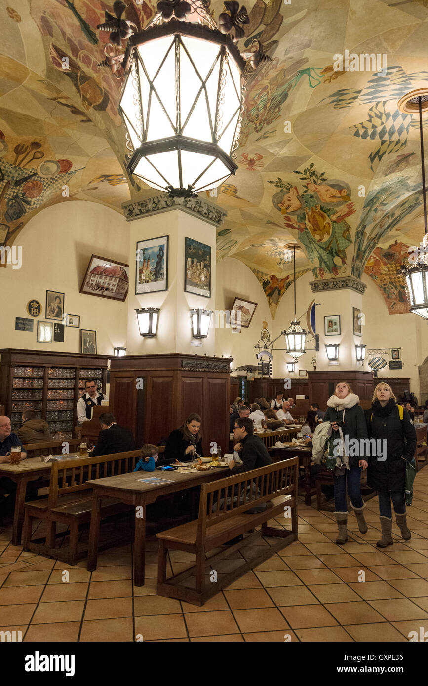 Hofbrauhaus Beer Stock Photos & Hofbrauhaus Beer Stock Images - Alamy