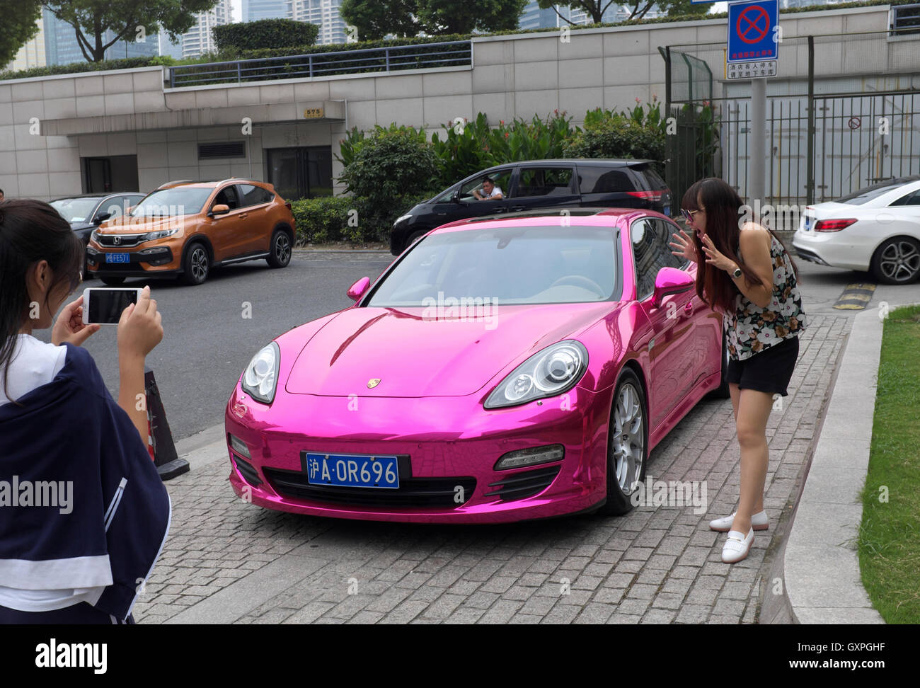 China car parking hi-res stock photography and images - Alamy