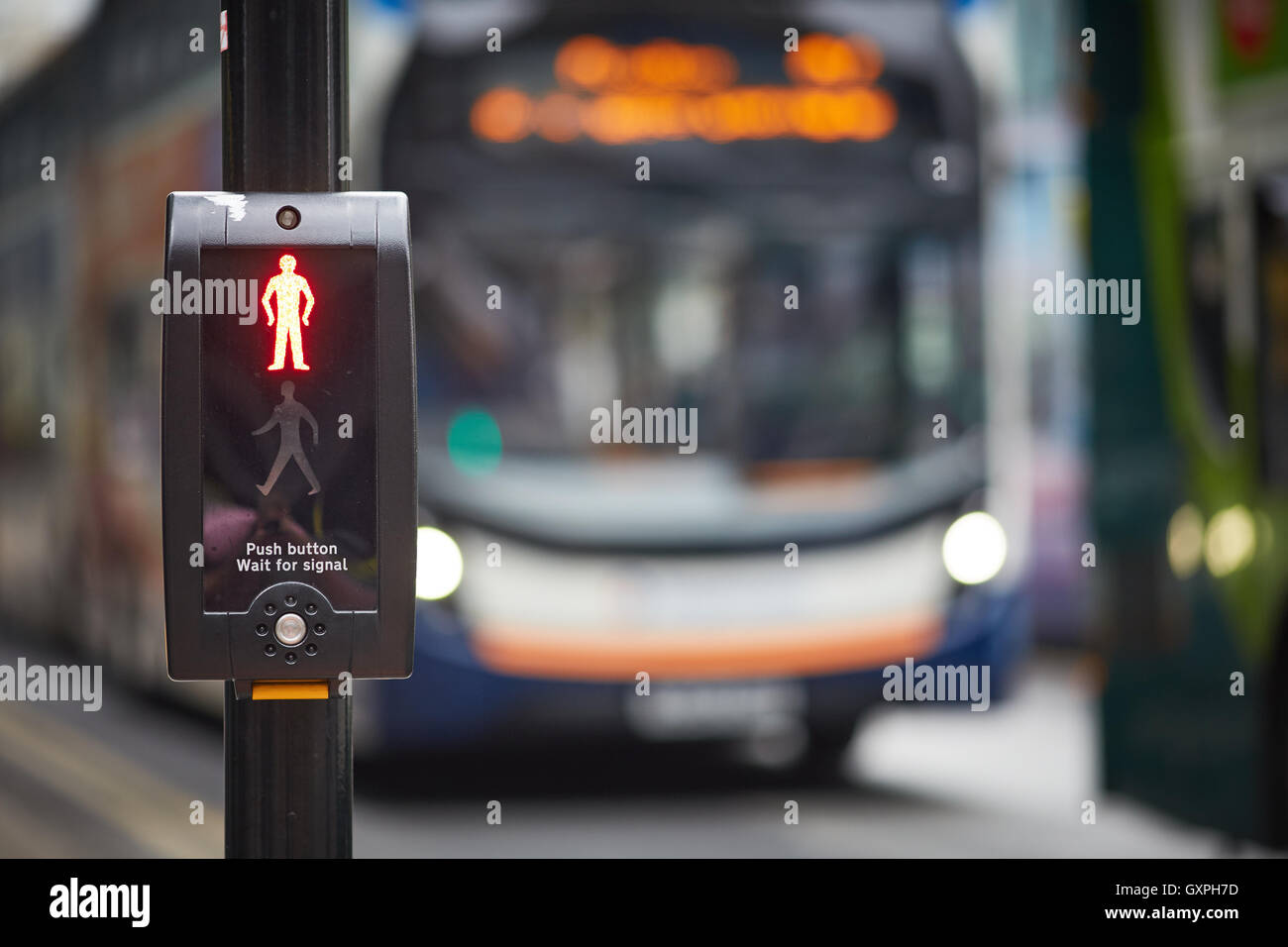 Bus queuing hi-res stock photography and images - Alamy