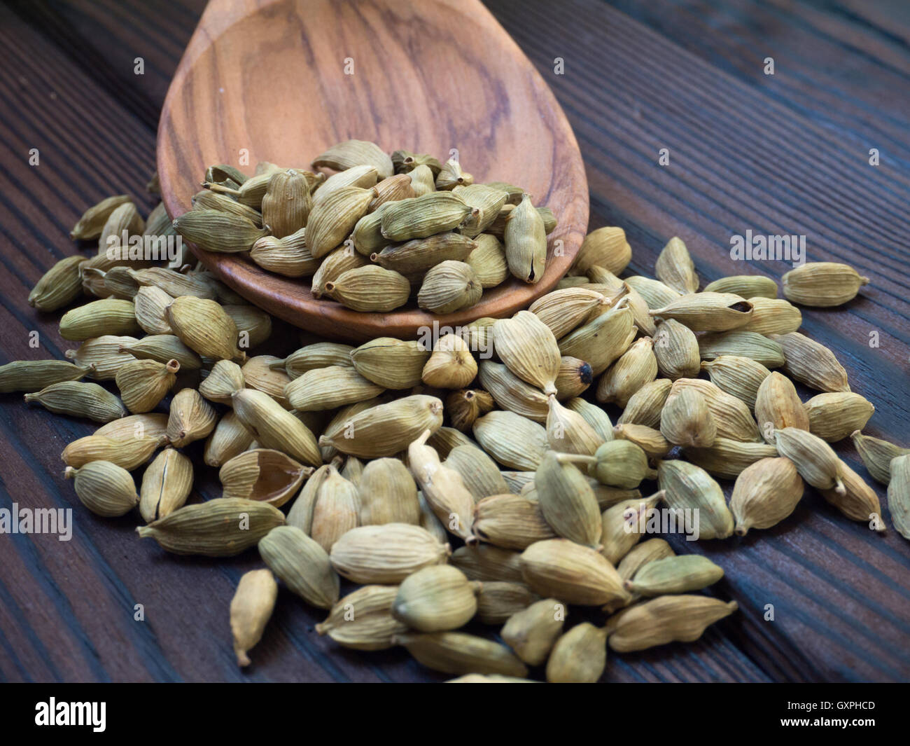 Green cardamon pods hi-res stock photography and images - Alamy