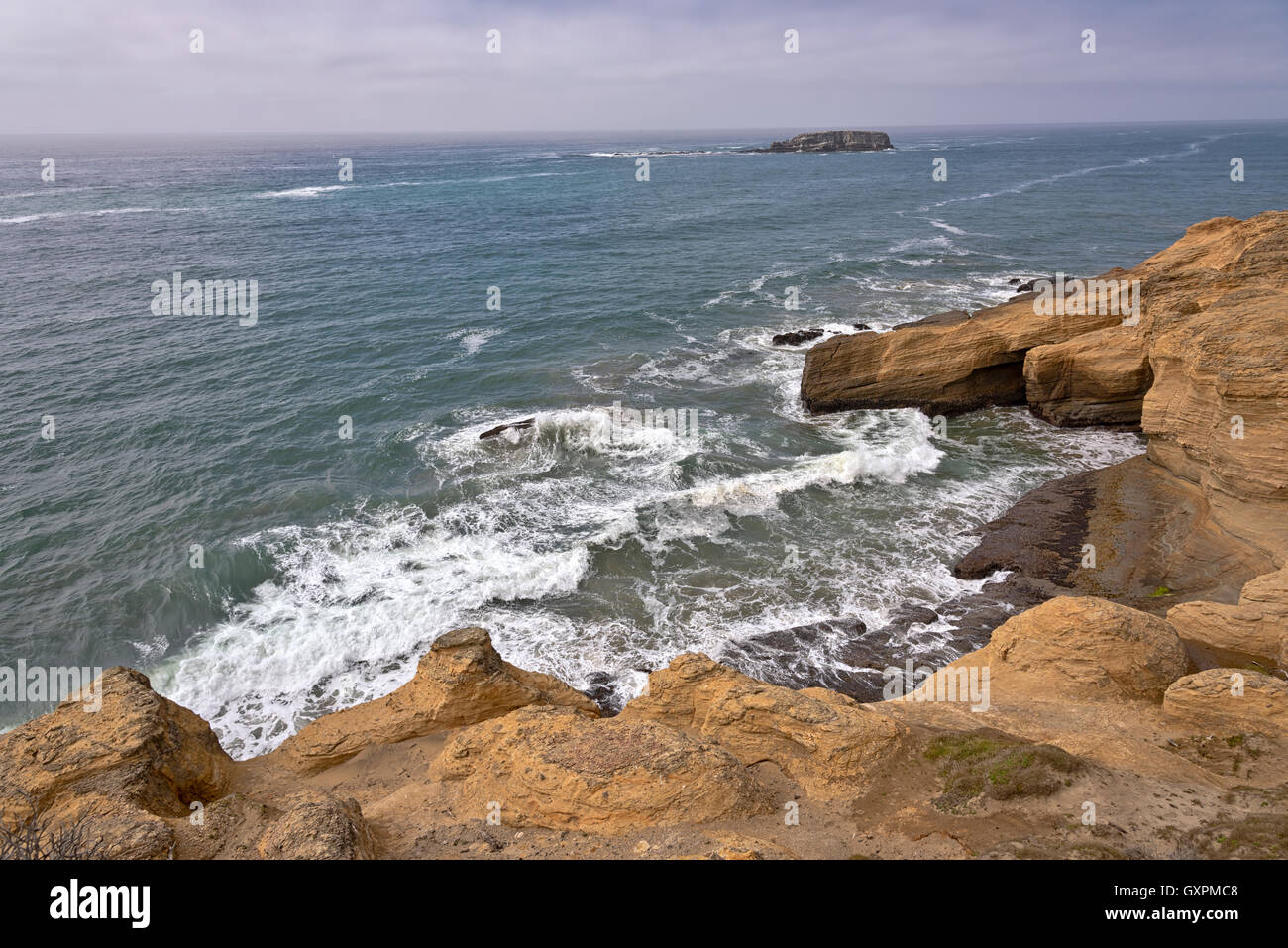 Oregon coast nature cliffs and the pacific ocean Stock Photo - Alamy