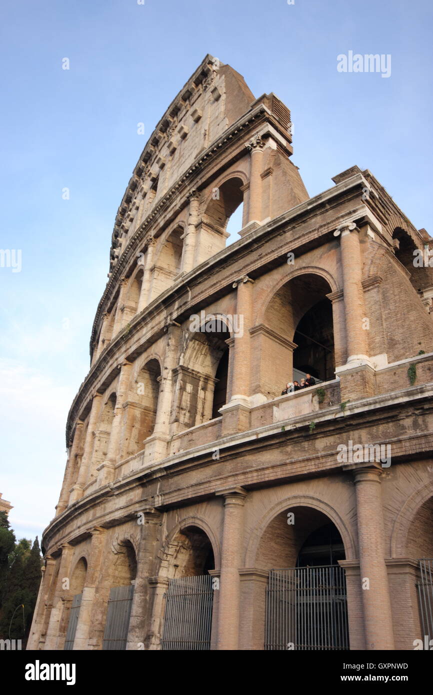 Colonne del colosseo hi-res stock photography and images - Alamy