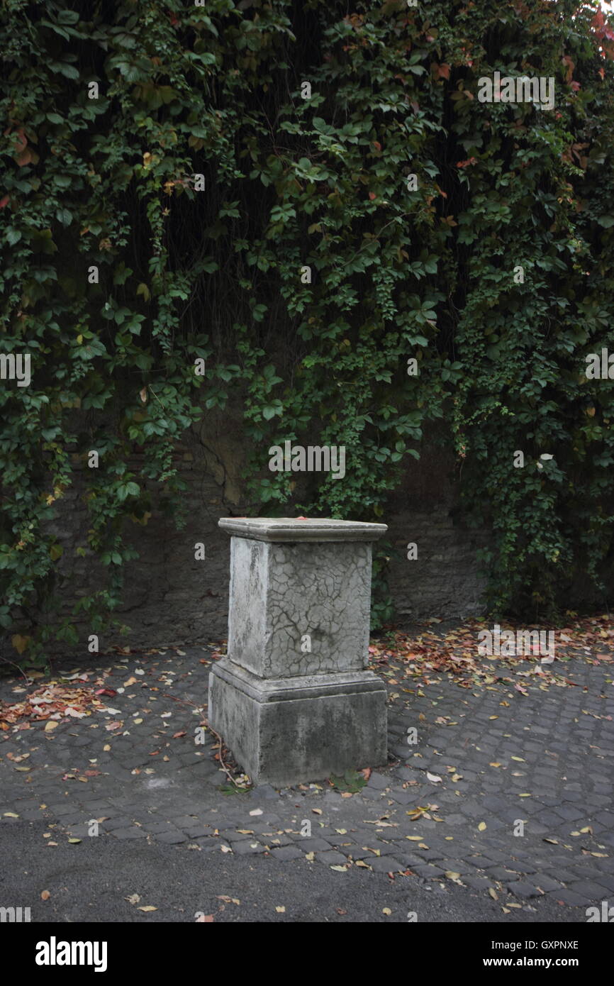 Beautiful empty roman marble statue base hi-res stock photography and ...